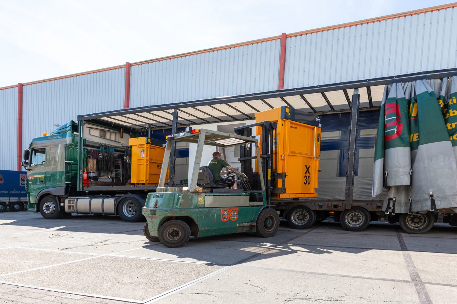 Industrial transport - Van de Scheur Logistics is your partner!